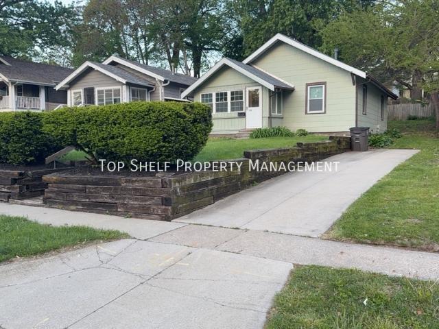 718 25th St, 2 beds, 1 full bath