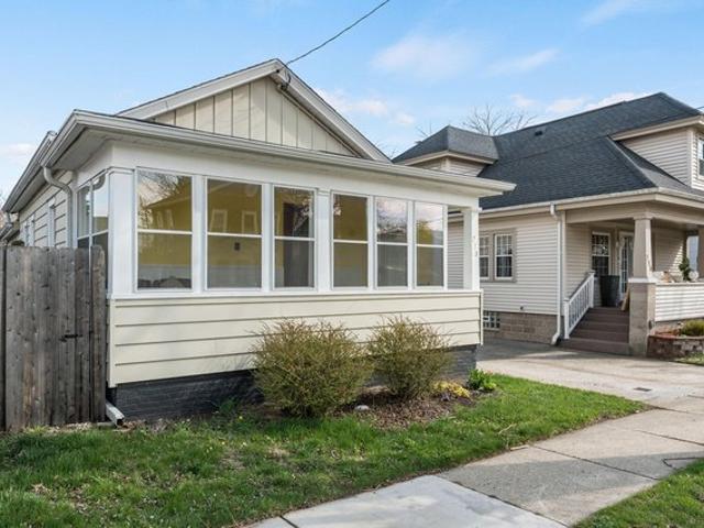 718 44th St, Kenosha, WI 53140
