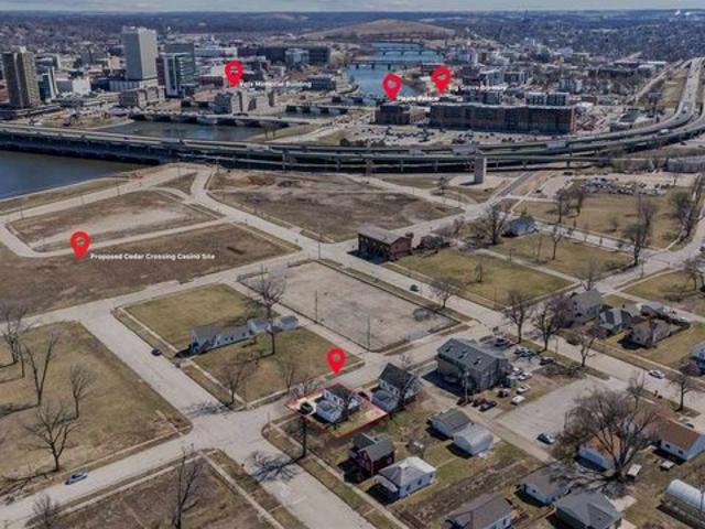 718 4th St NW, Cedar Rapids, IA 52405