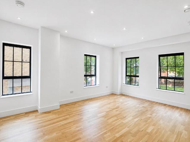 718 722 Seven Sisters Road, London N15, 2 bed flat to rent, £2,300 pcm | PrimeLocation