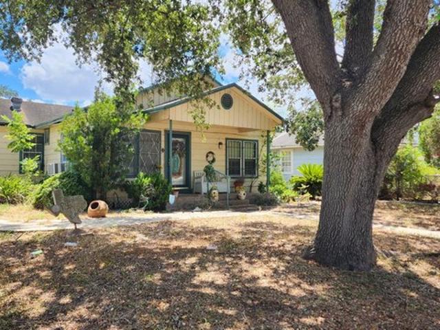 718 Ave E, Robstown, TX 78380