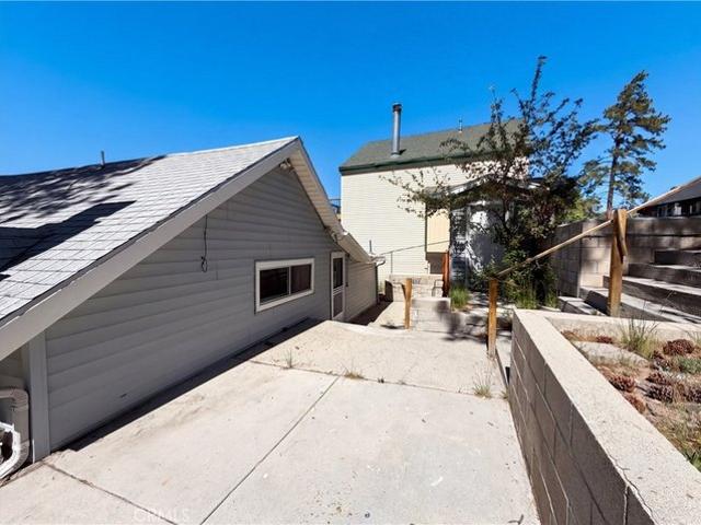 718 Blue Jay Rd, Big Bear Lake, CA 92315