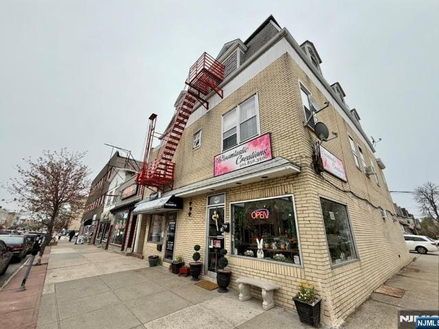 718 Broadway # STORE