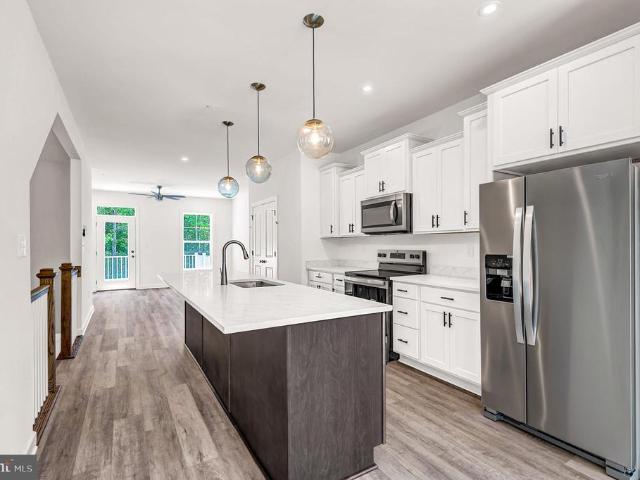 718 Bur Oak Court