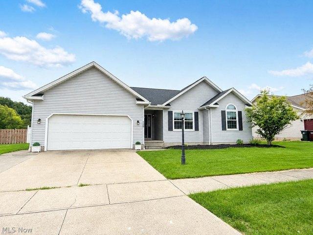 718 Grey Wolfe Dr, Lagrange, OH 44050