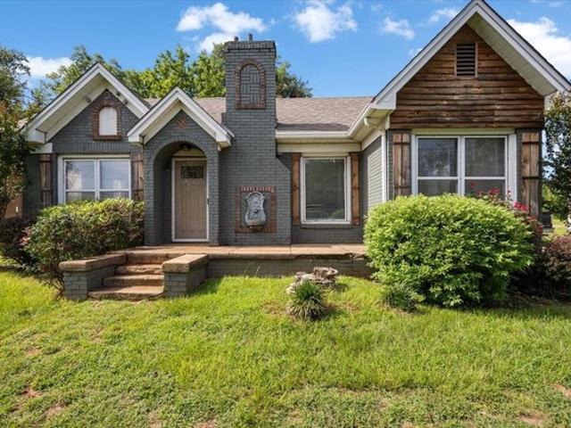 718 E 1st St, Hughes Springs, TX 75656