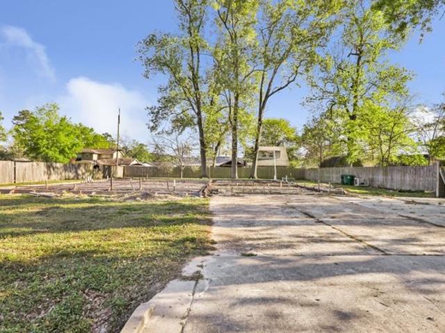 718 Fall Creek Dr, Houston, TX 77336