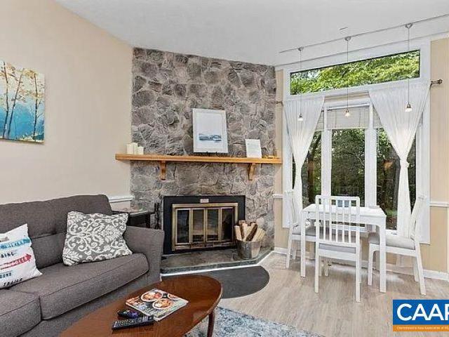 718 Laurelwood Condos