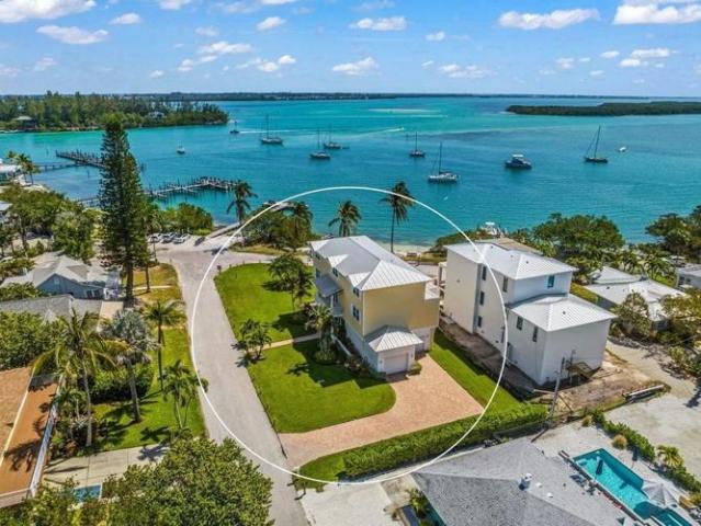718 Linley St, Longboat Key, FL 34228