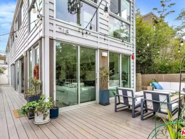 718 Marine St, Santa Monica, CA 90405