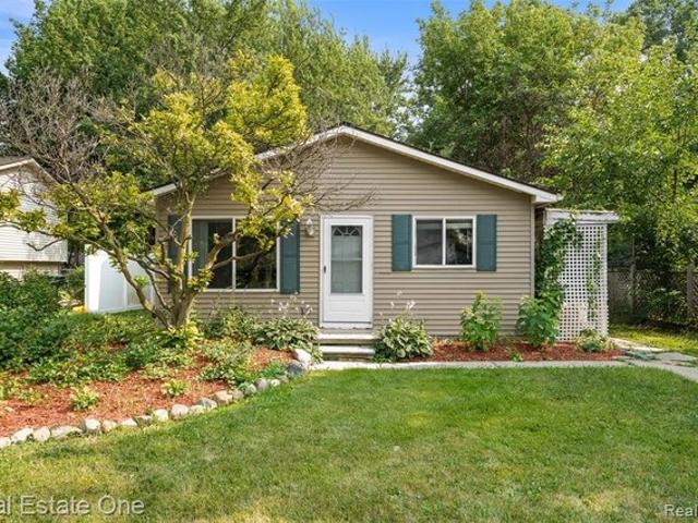 718 Miller Rd, Orion, MI 48362