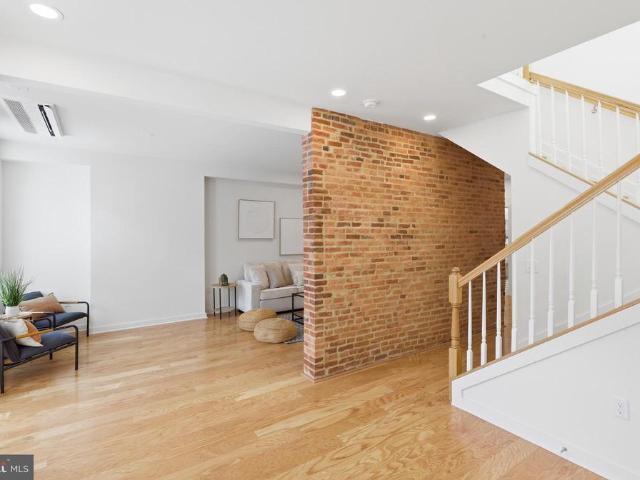 718 Mura Street