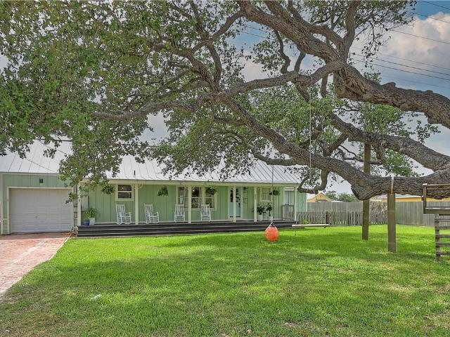 718 N Magnolia St, Rockport, TX 78382 | MLS #474461 | Compass