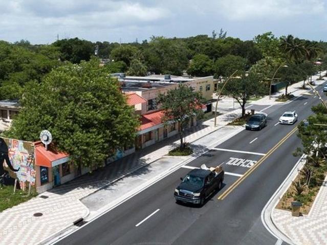 718 NW 15th Ter, Fort Lauderdale, FL 33311