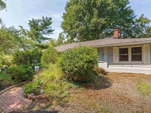 718 S Main St, Gordonsville, VA 22942