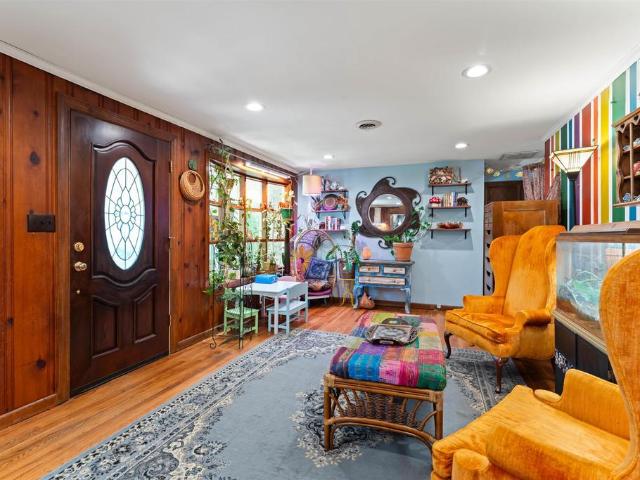 718 S Main St