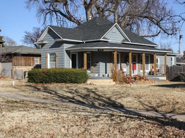 718 S Oak St, Pratt, KS 67124