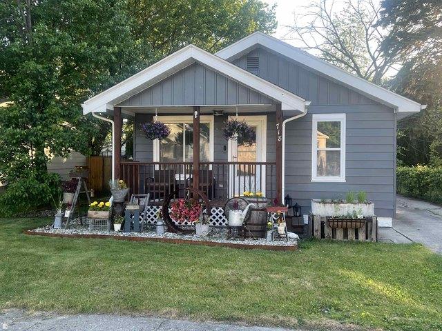718 Saint James St, Marysville, MI 48040