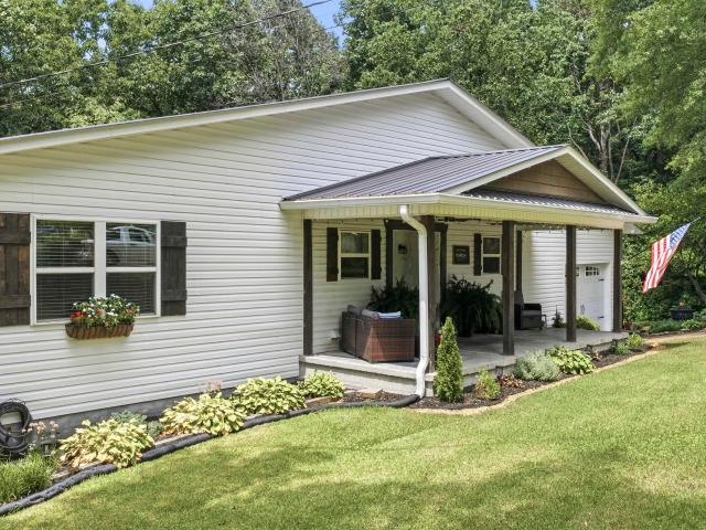 718 Scenic Road E