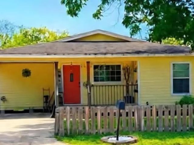 718 Seabreeze St, Alice, TX 78332