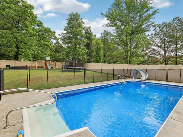 718 Steeplechase Dr