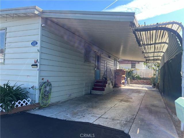 718 Sycamore Avenue 21