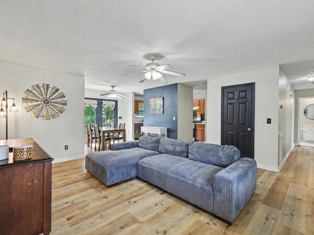 718 Paige Ct