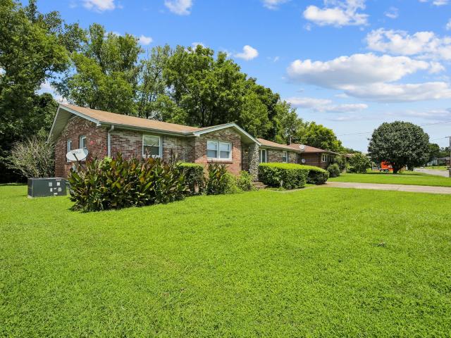 718 Rowan Dr