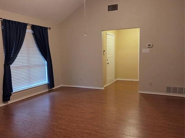 718 Red Oak Drive