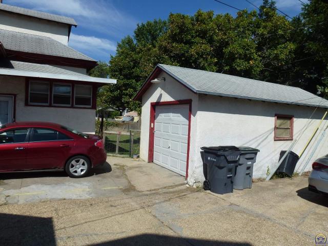 718 W 6th Ave, Emporia, KS 66801 | MLS #235940 | Compass