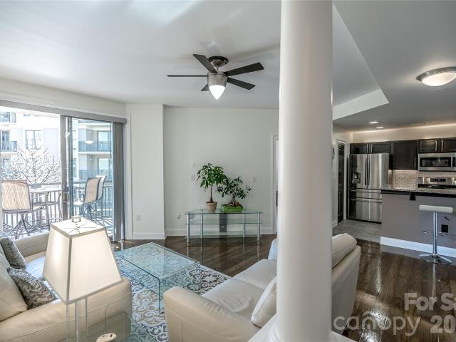 718 W Trade Street # 605