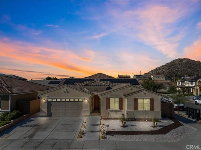 718 Torrey Ct, Perris, CA 92571