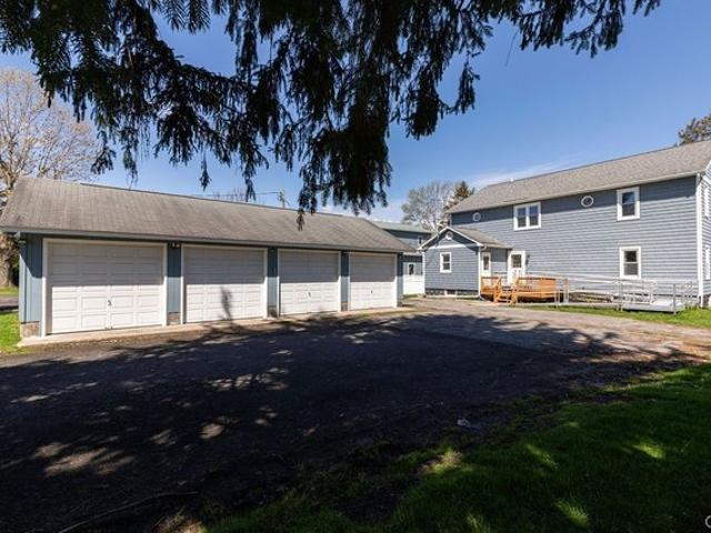 7195 Lakeshore Rd, Cicero, NY 13039