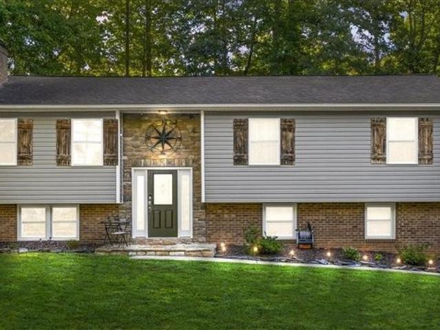 7191 Smokerise Ln, Kernersville, NC 27284