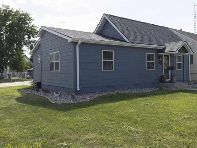 719 11th St, Gothenburg, NE 69138
