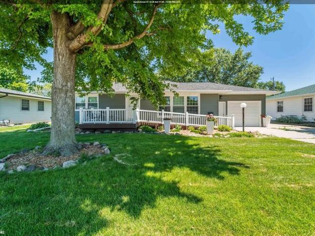 719 15th Street Pl, Nevada, IA 50201