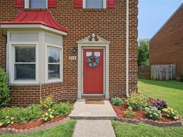 719 Creekside Cres, Chesapeake, VA 23320