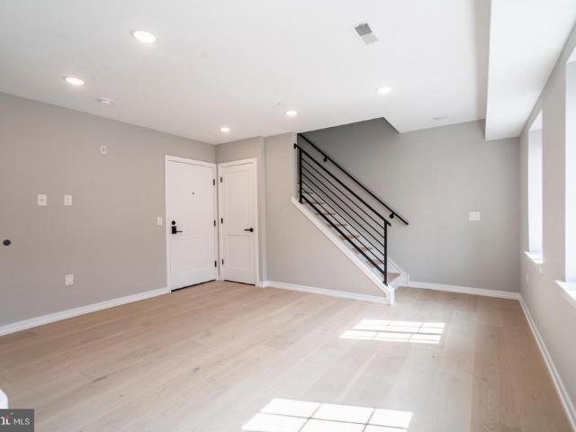 719 Dickinson Street # 2G