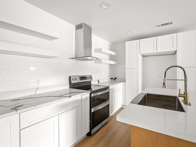 719 E 40th 1/2 Street