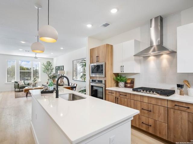 719 E Locust St Unit 2106, San Antonio, TX 78212