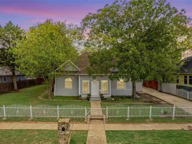 719 Elsbeth St, Dallas, TX 75208