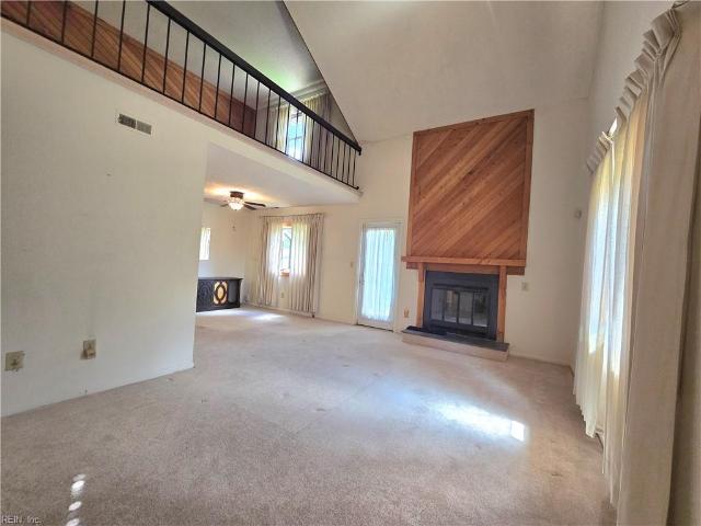 719 Lord Byron DR