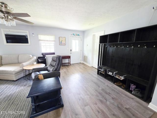 719 Mountain View Ave