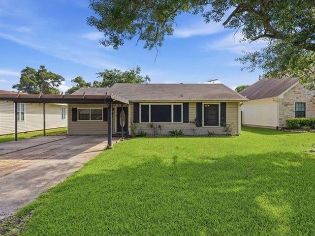 719 S 9th St, Nederland, TX 77627