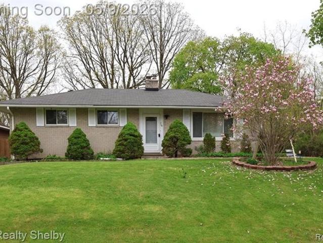 719 Sheryl Dr, Waterford Township, MI 48328