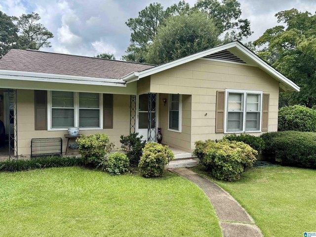 719 Spring St S, Talladega, AL 35160