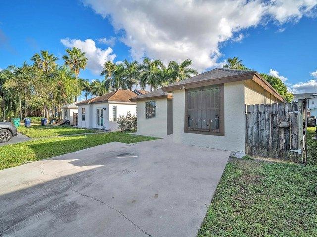 719 SW 10th St, Florida City, FL 33034