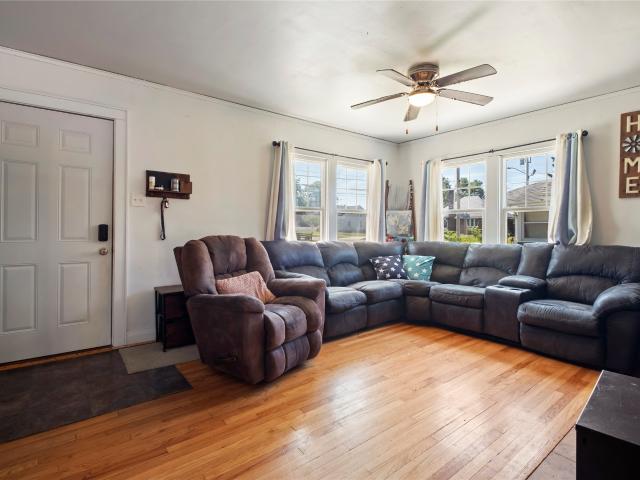 719 W 7th Street S