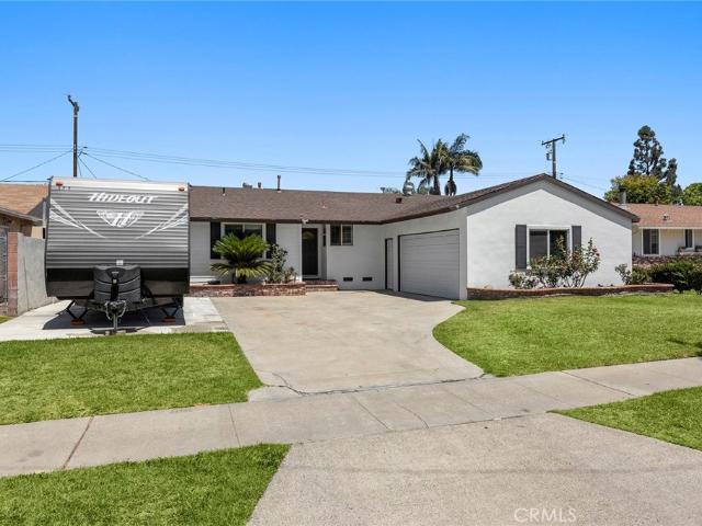 719 W Roberta Avenue