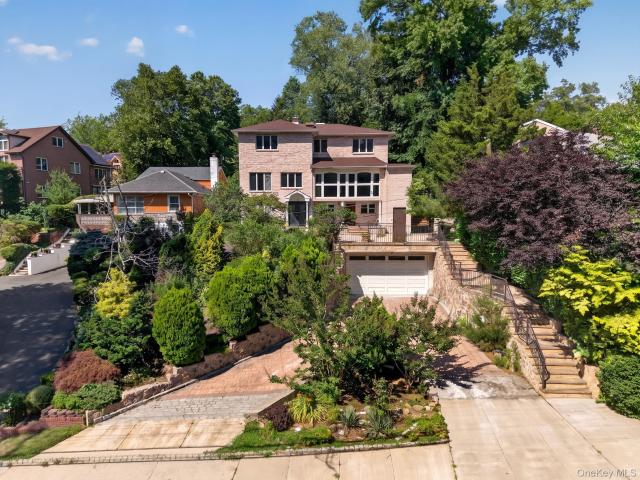 71 57 Douglaston Parkway